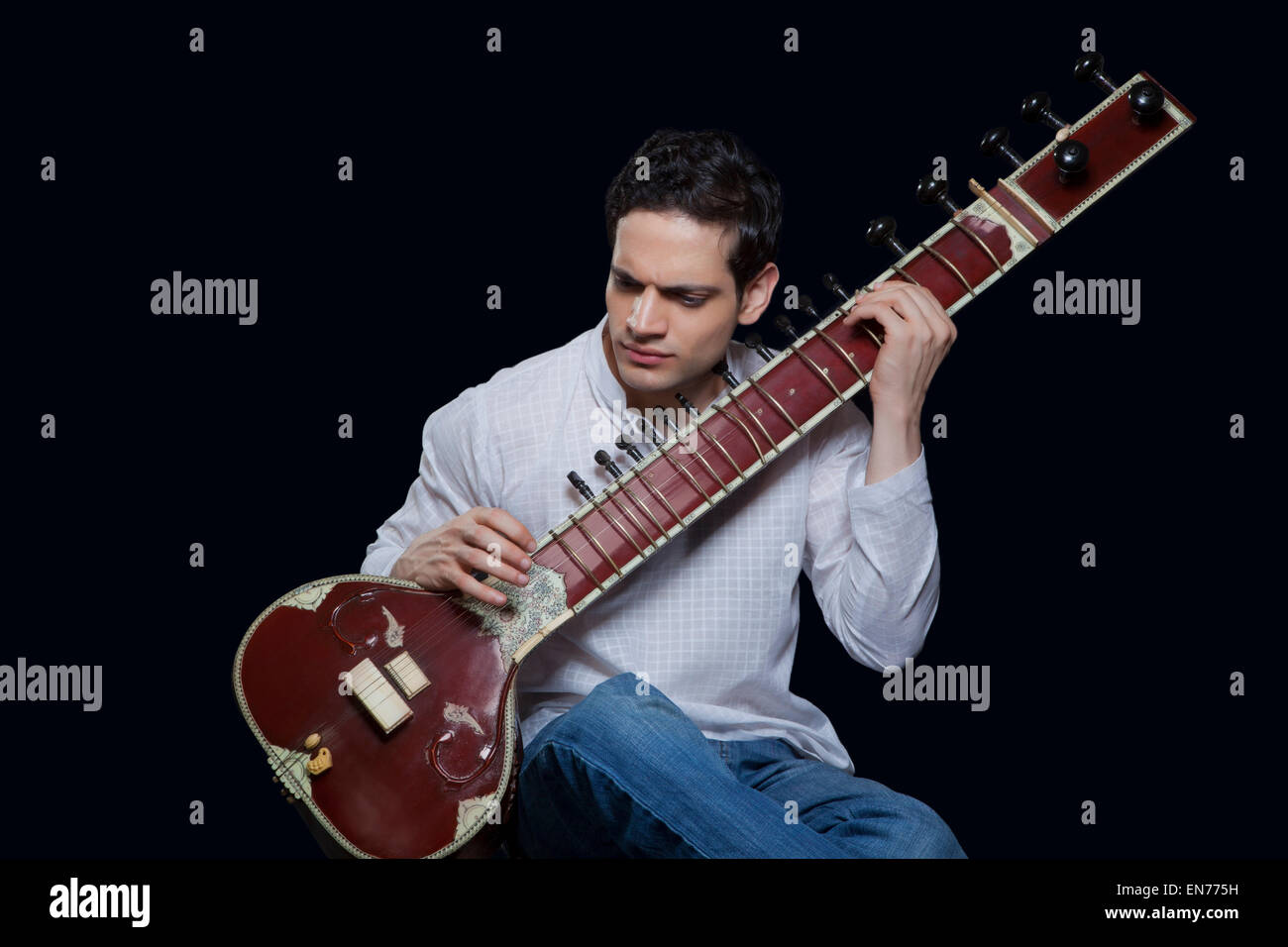 Young man playing the sitar Stock Photo - Alamy