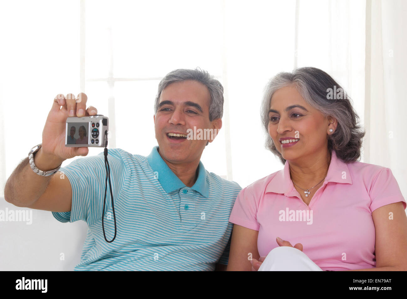 Husband and wife taking a photograph Stock Photo - Alamy