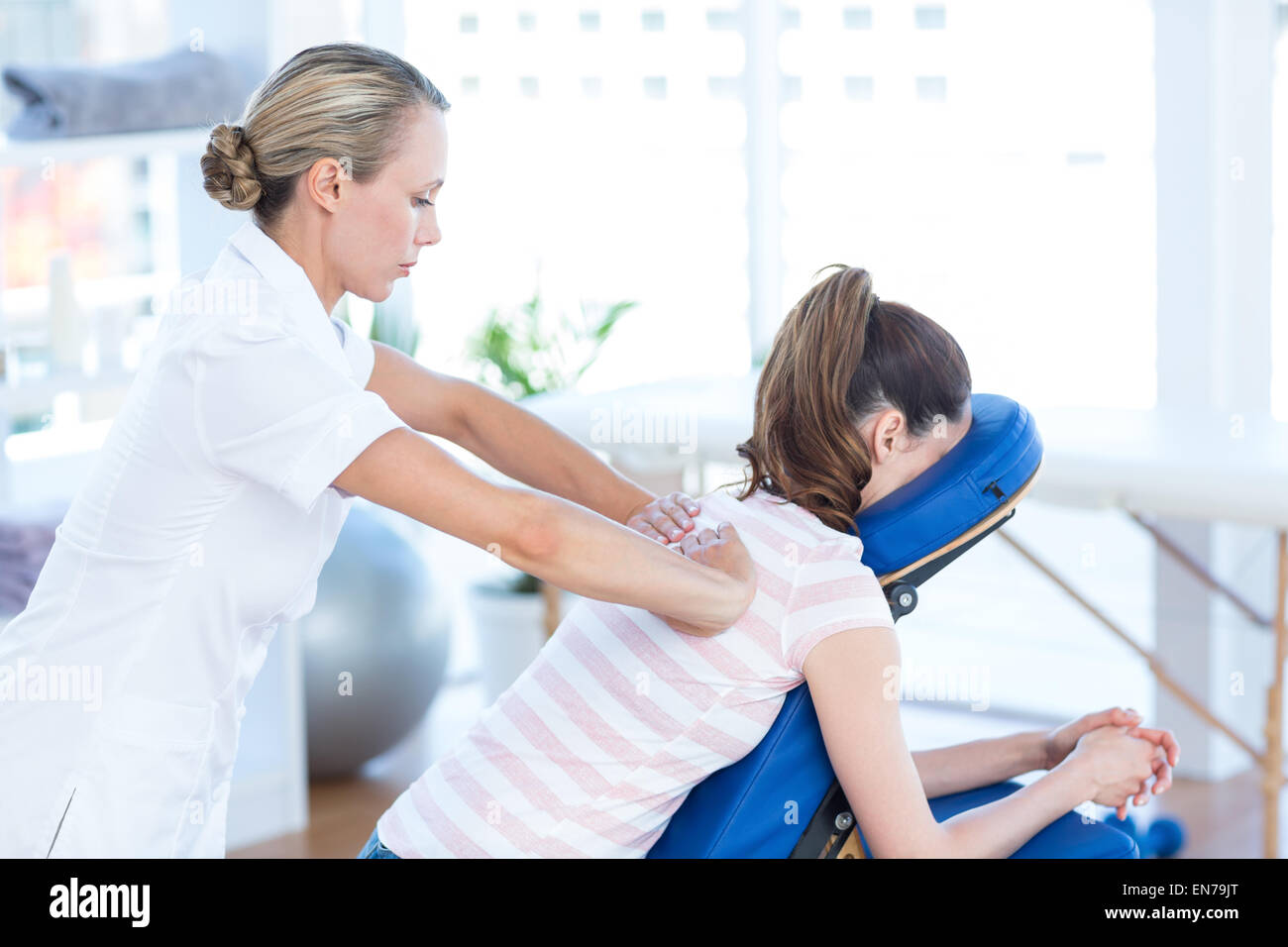 Massage woman back hands hi-res stock photography and images - Alamy