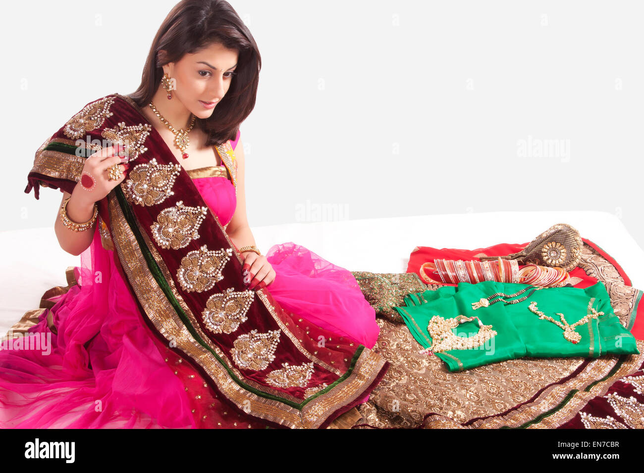 Beautiful woman with a saree Stock Photo - Alamy