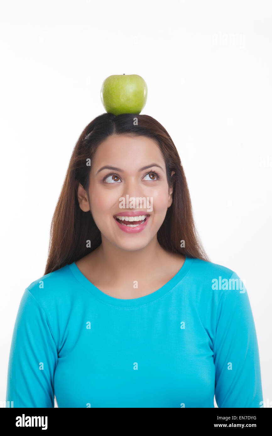 Woman apple on head hi-res stock photography and images - Alamy