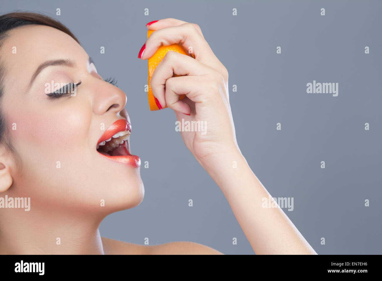 Person squeezing orange juice hi-res stock photography and images - Alamy