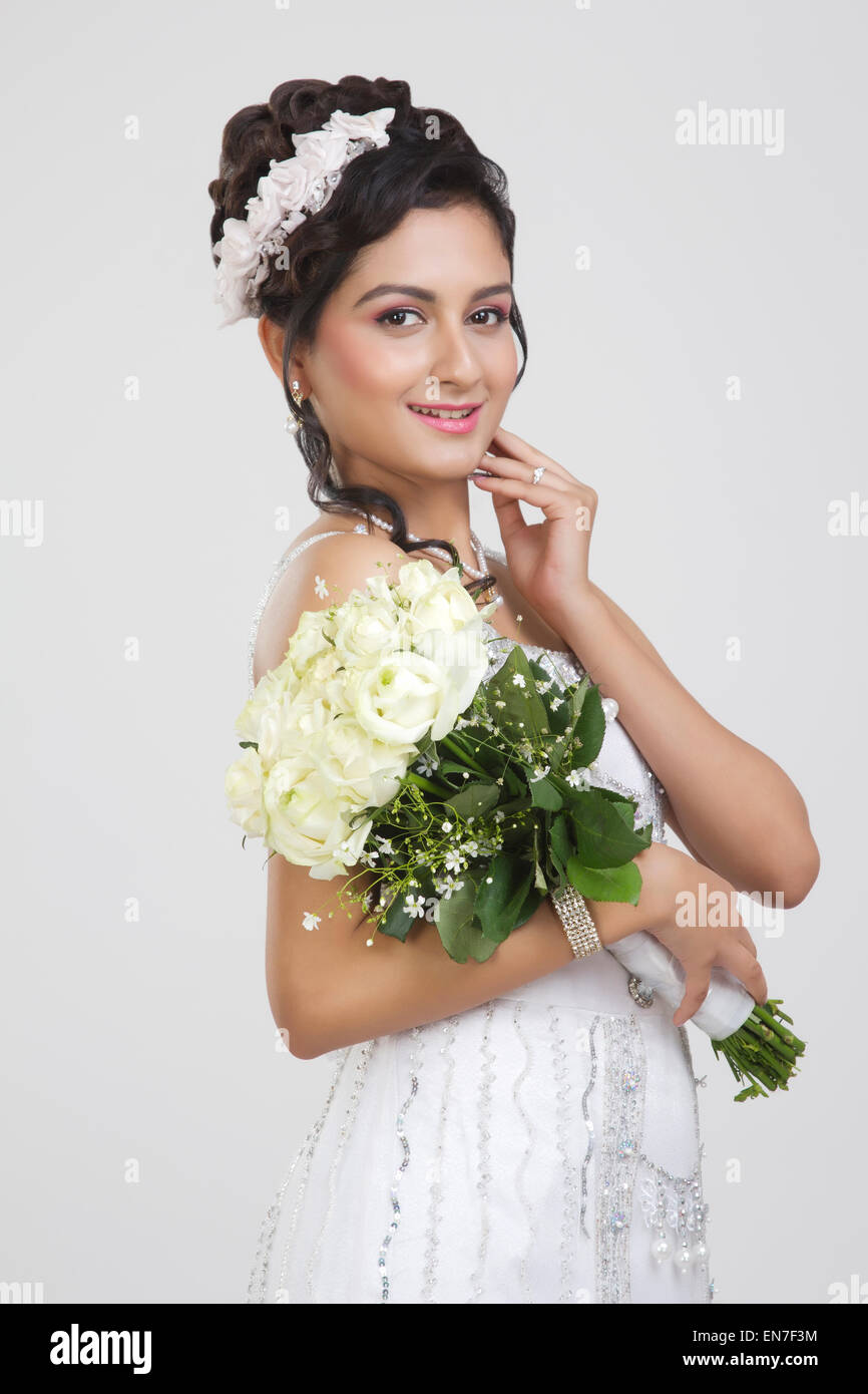 Indian bride holding bouquet hi-res stock photography and images - Alamy