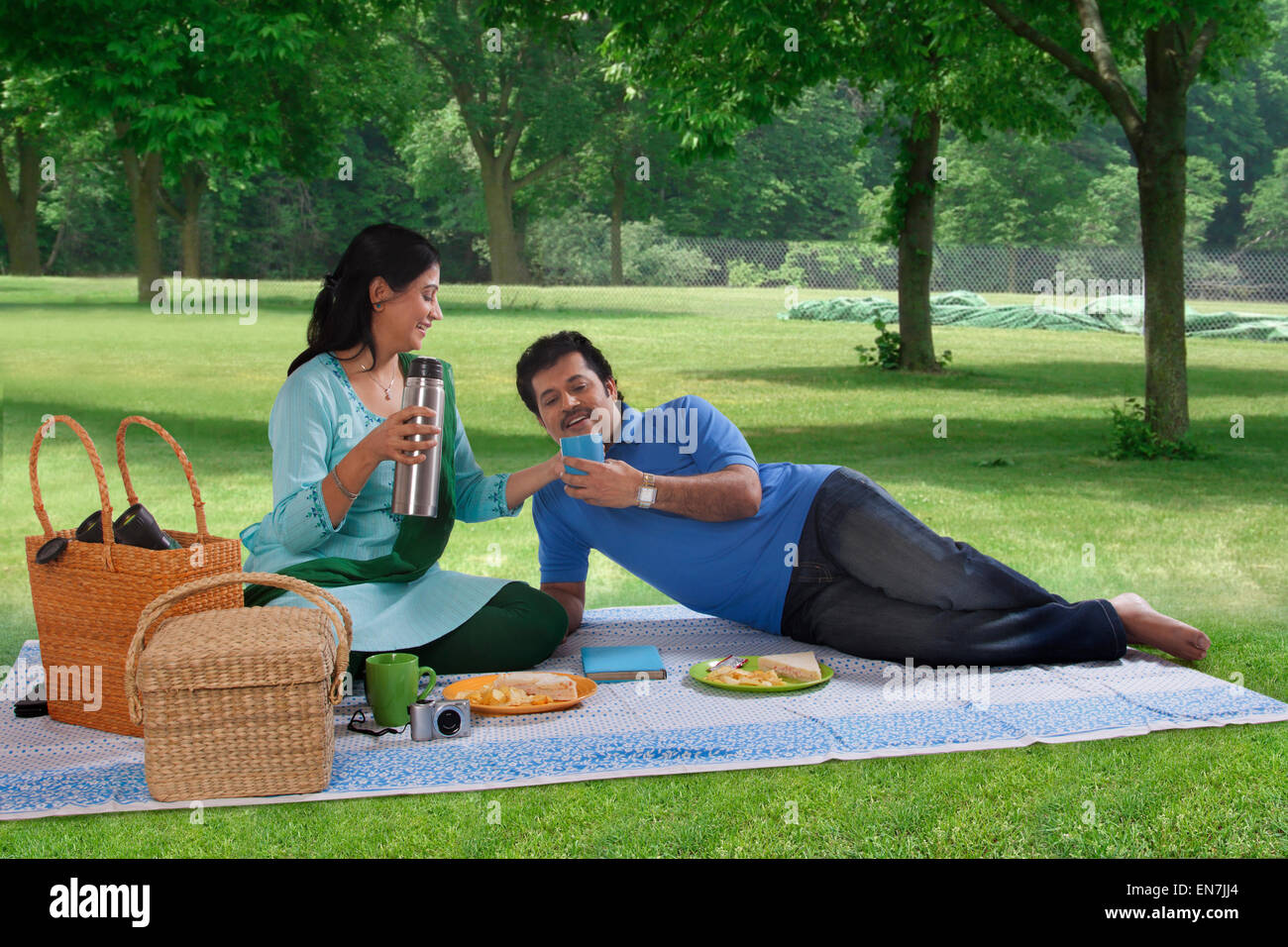 Couple having a picnic Stock Photo - Alamy