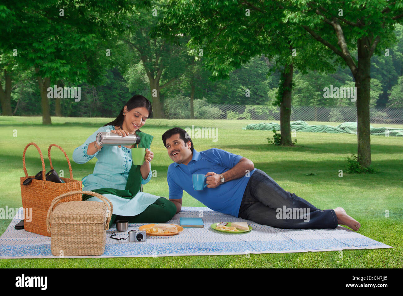 Couple having a picnic Stock Photo - Alamy