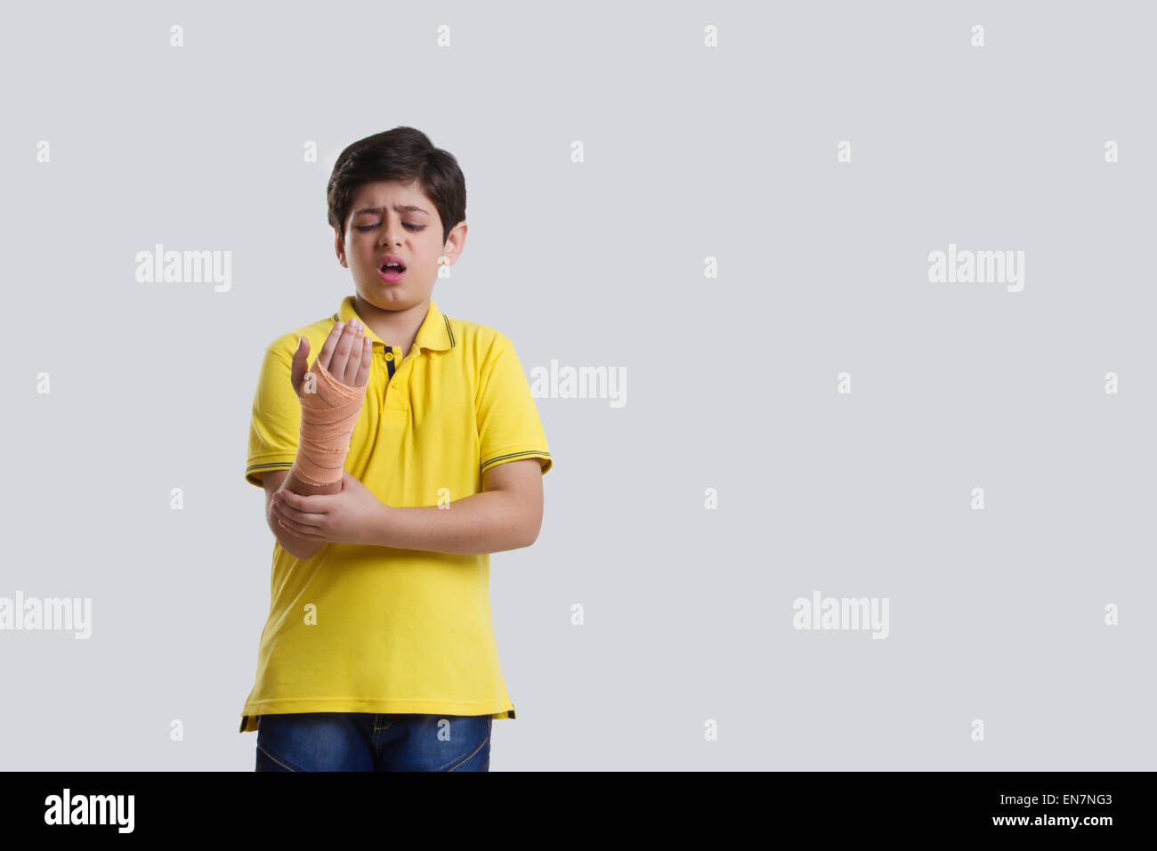 Boy with injured arm Stock Photo - Alamy