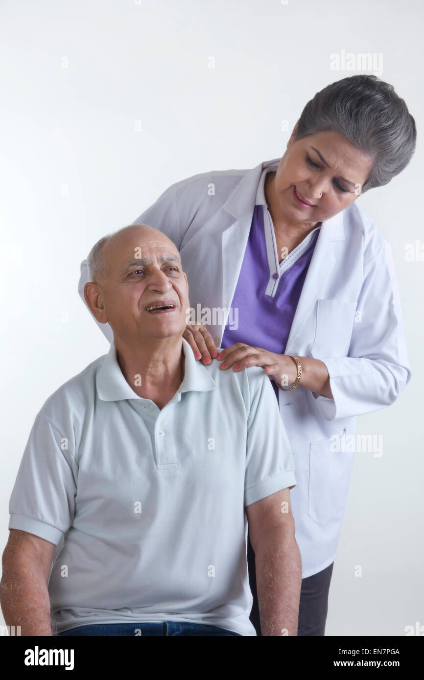 Shoulder pain physiotherapy mature hi-res stock photography and images ...