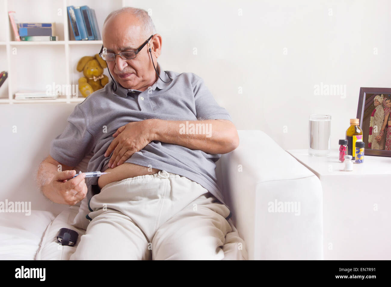 Old man giving himself insulin injection Stock Photo - Alamy