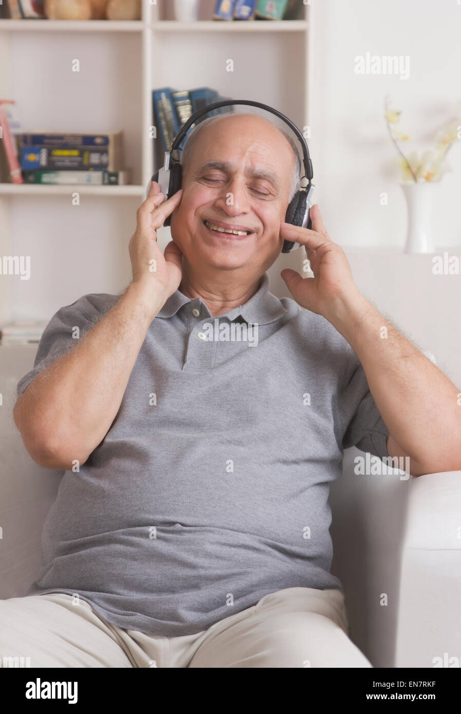Old man listening to music Stock Photo - Alamy
