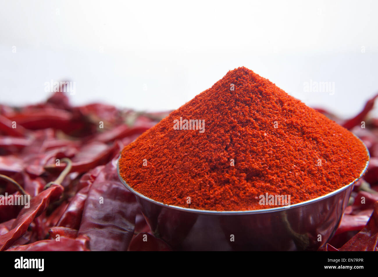 Close up of chilli powder in bowl and red chillies Stock Photo - Alamy