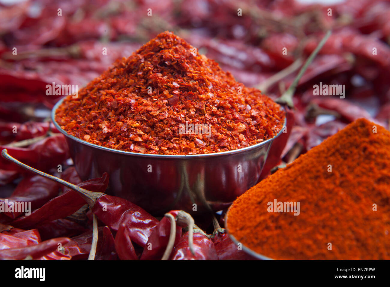 Red bowls hi-res stock photography and images - Alamy