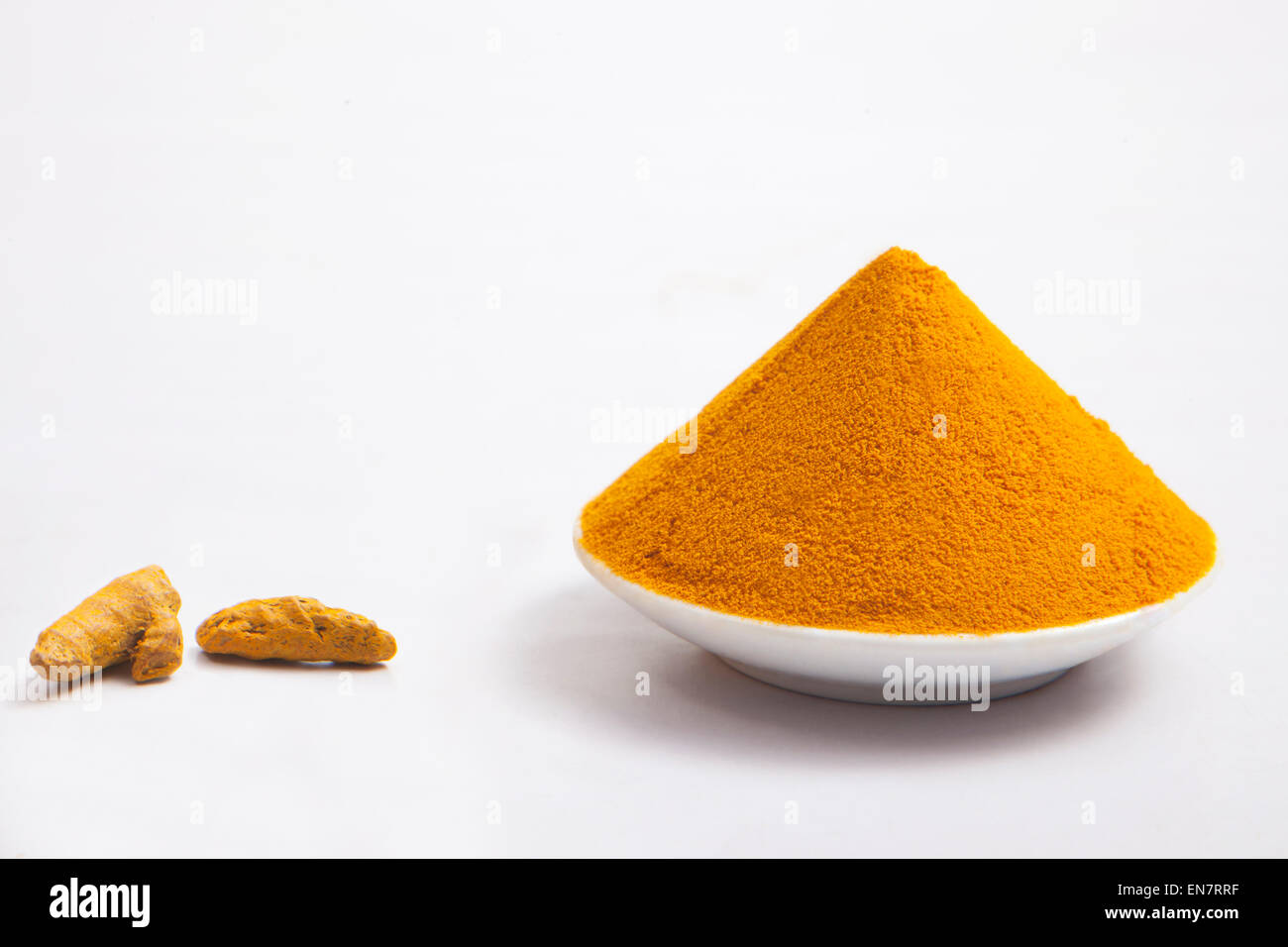 Turmeric powder and tumeric roots isolated on white background Stock ...