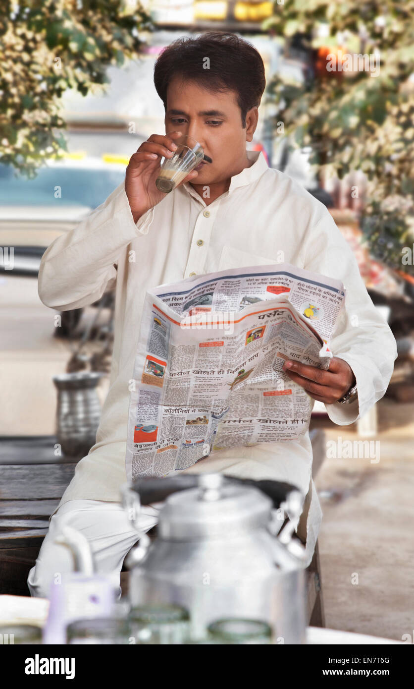 Reading newspaper at tea stall hi-res stock photography and images - Alamy