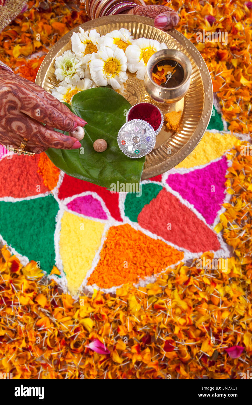 Close-up of a Brides hand performing a ritual Stock Photo - Alamy