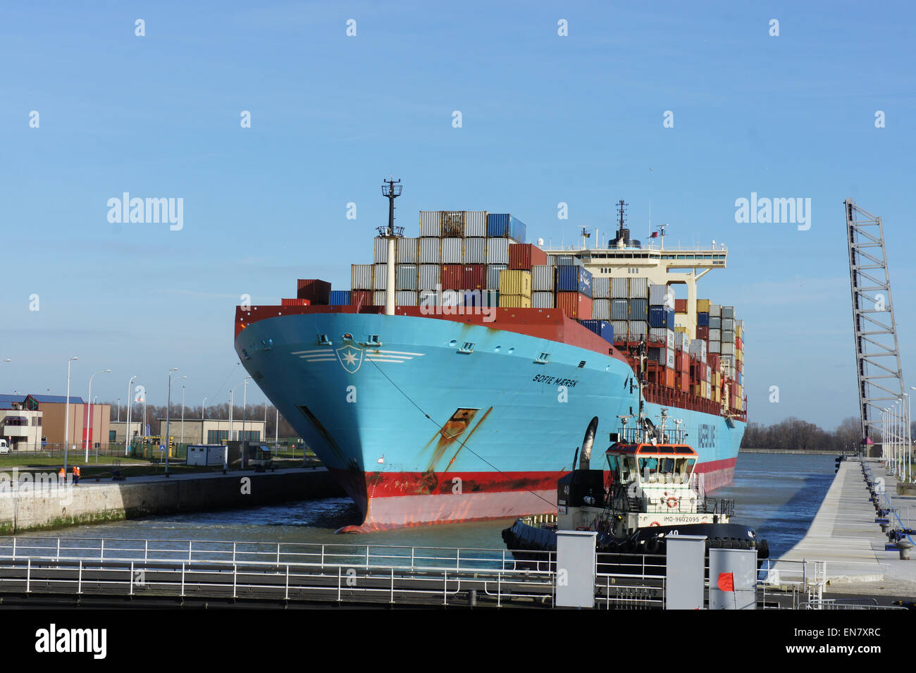 Ship at dock hi-res stock photography and images - Alamy