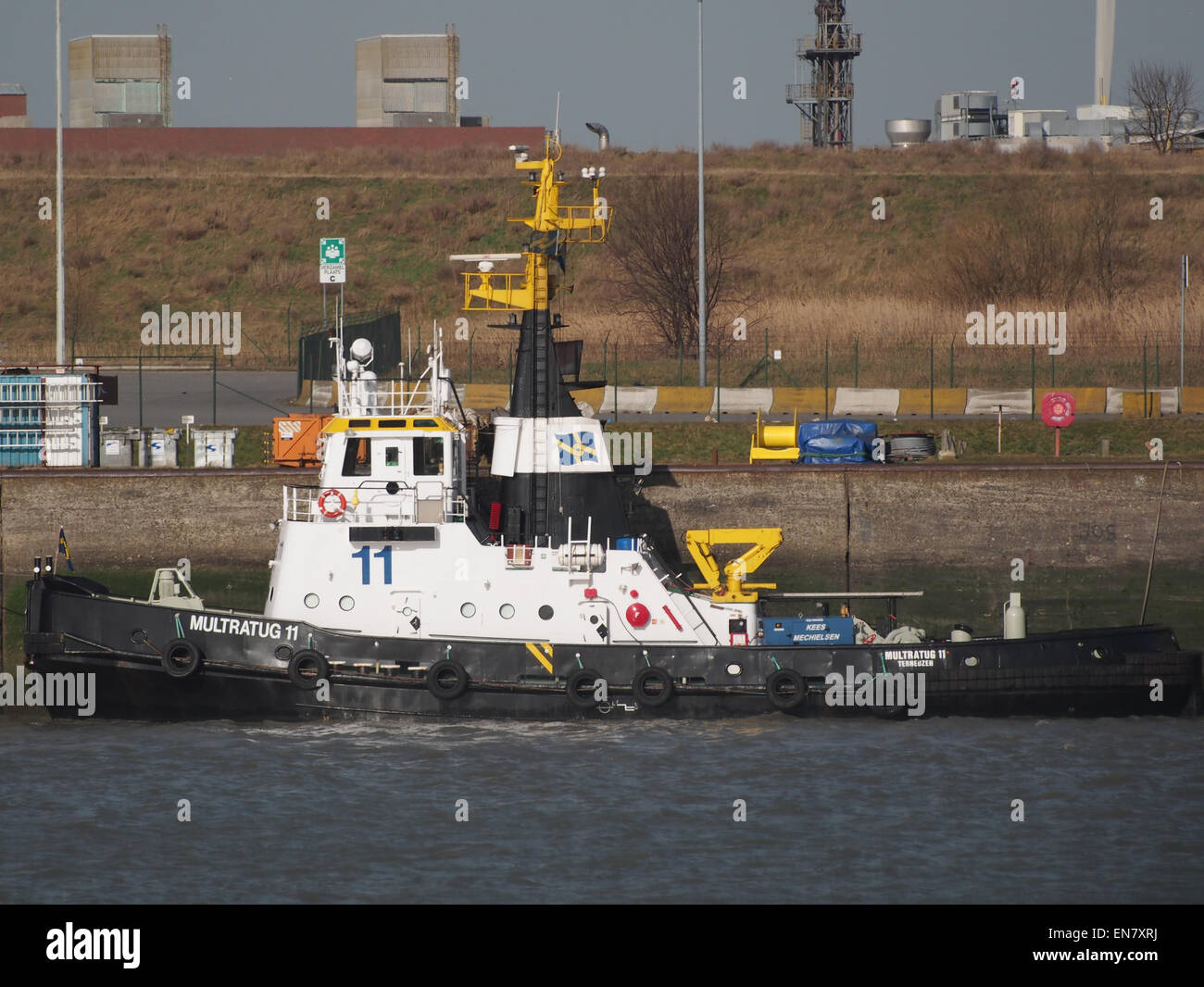 Multratug 11 (IMO 7232626), a tugboat operating under the callsign ...