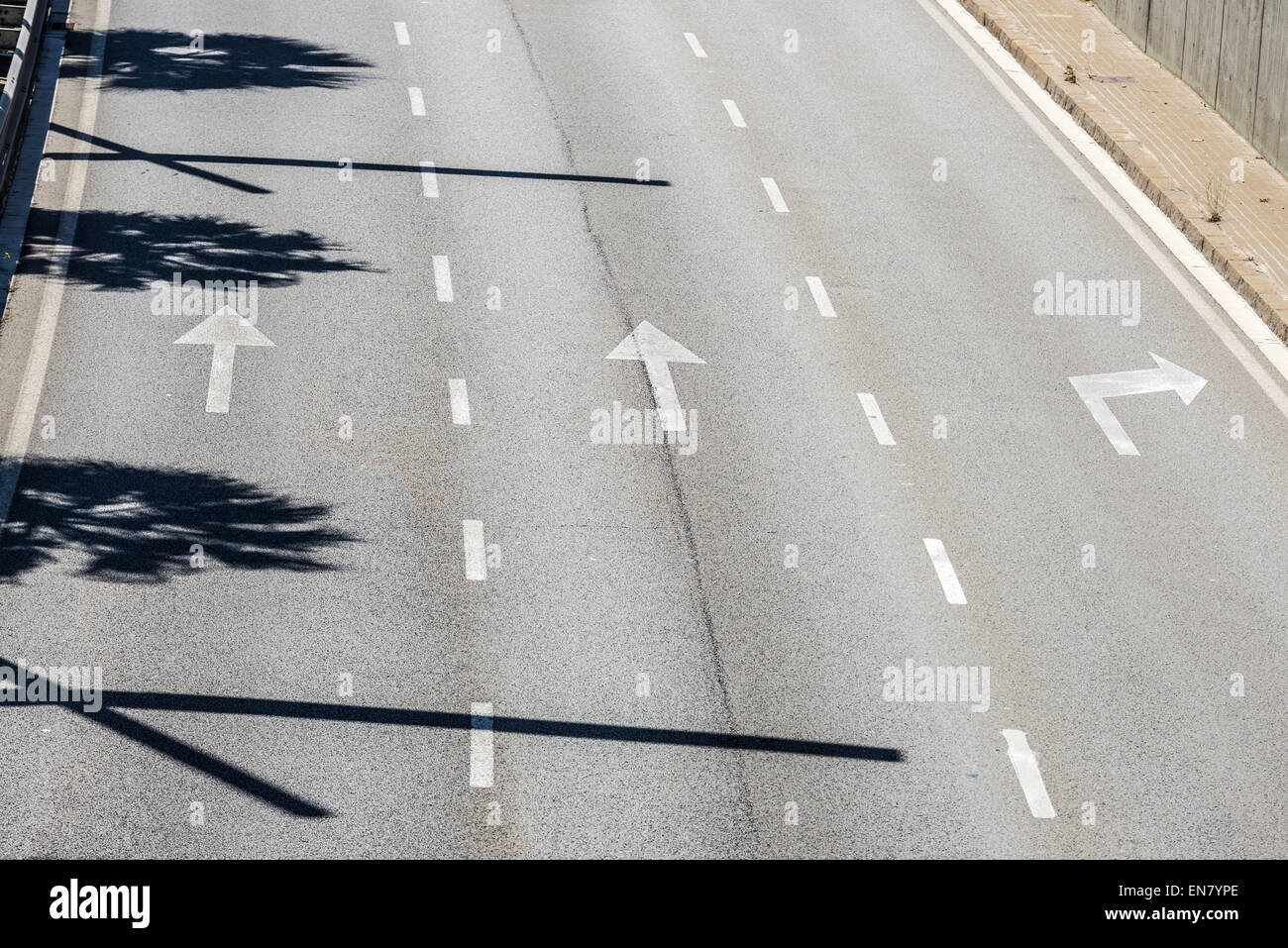Arrow signs and dashed lines on asphalt Stock Photo - Alamy Arrow signs and dashed lines on asphalt Stock Photo - Alamy