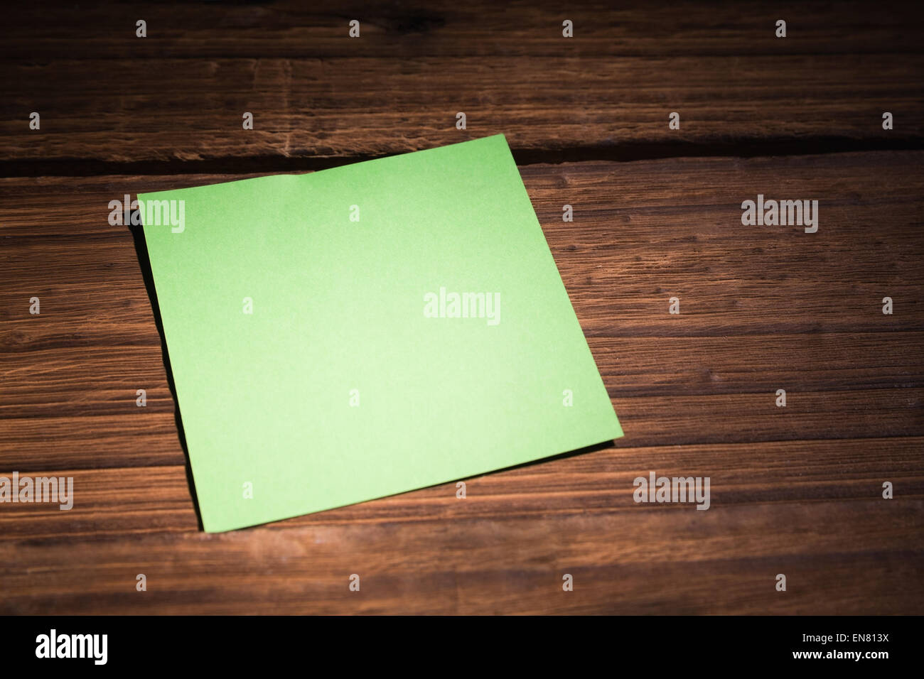 Green post it Stock Photo - Alamy