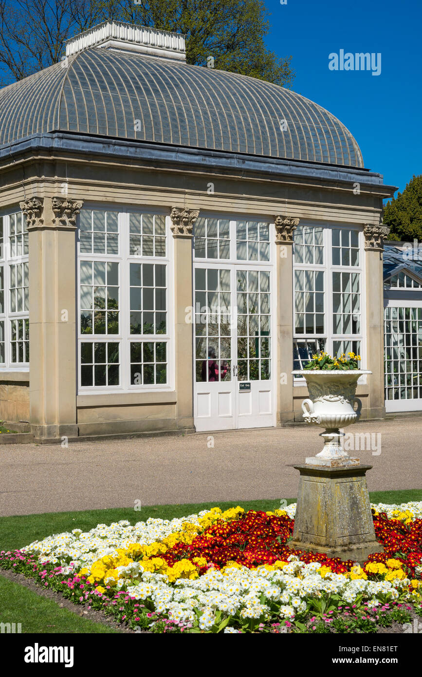 Curved glass pavilions hi-res stock photography and images - Alamy