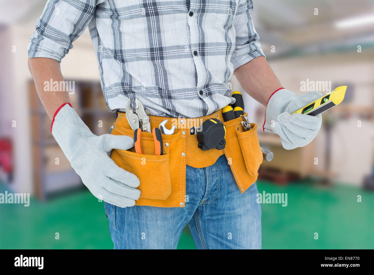 Spirit level man hand construction hi-res stock photography and images ...