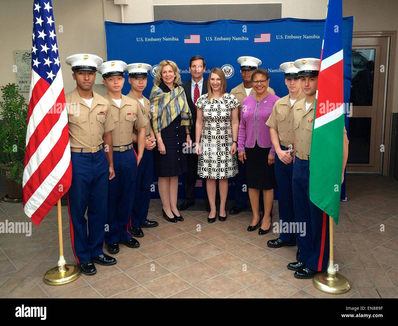 Karen bass hi-res stock photography and images - Alamy