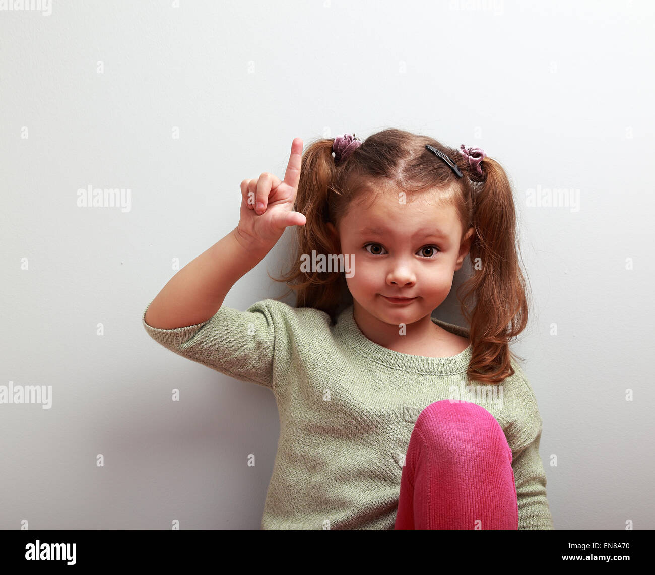 Kid hand showing one finger hi-res stock photography and images - Alamy