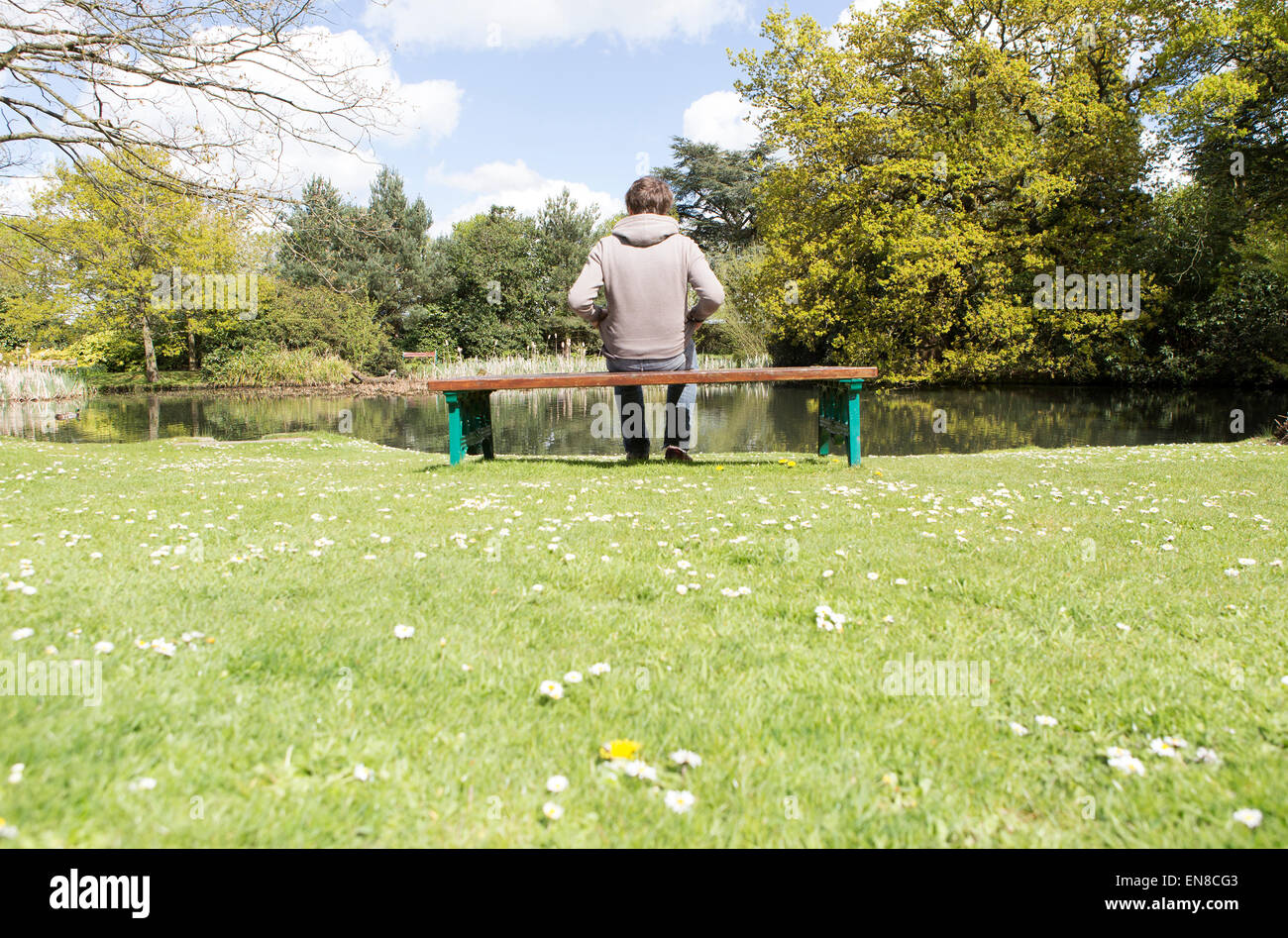 Man sitting alone on bench hi-res stock photography and images - Alamy