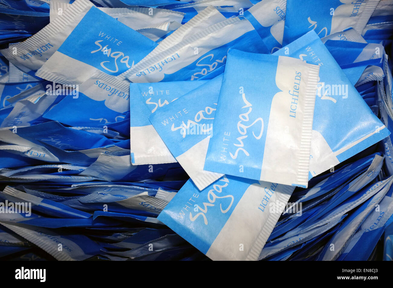 Sugar sachets hi-res stock photography and images - Alamy