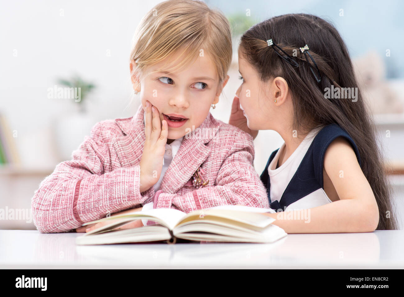 Girls whispering hi-res stock photography and images - Alamy