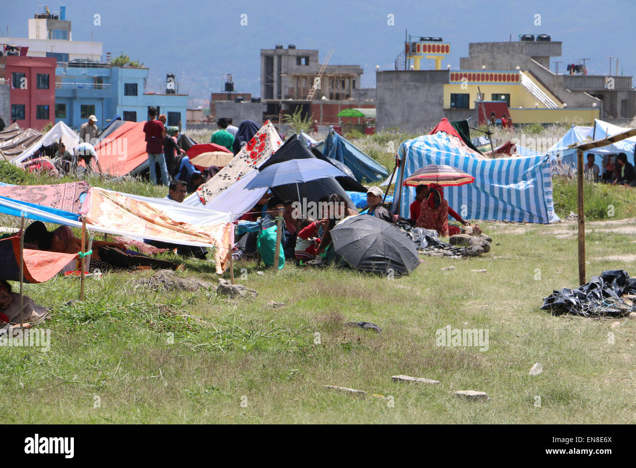 Kathmandu, Nepal. 27th Apr, 2015. Displaced homeless families set up a ...