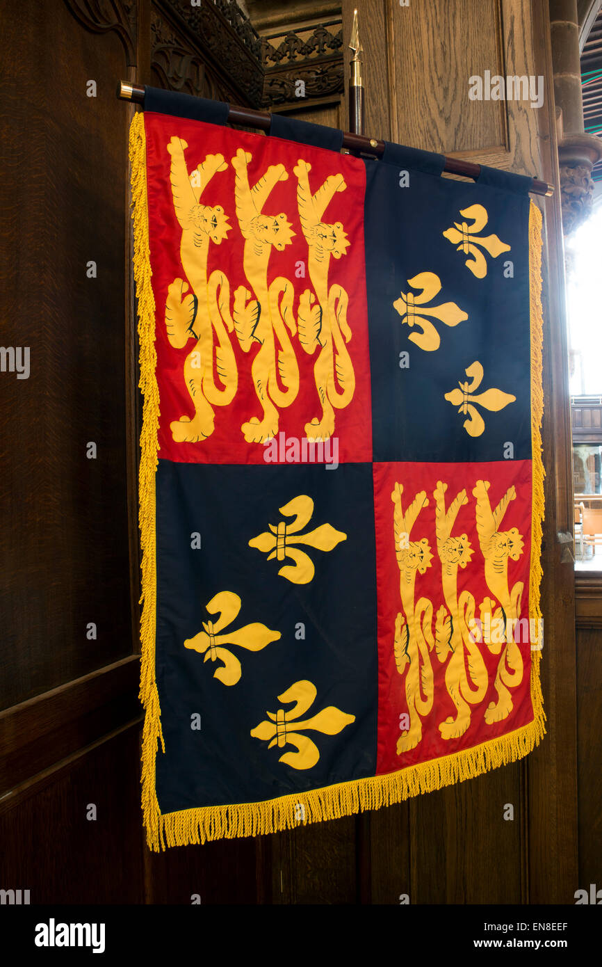 English royal standard flag hi-res stock photography and images - Alamy