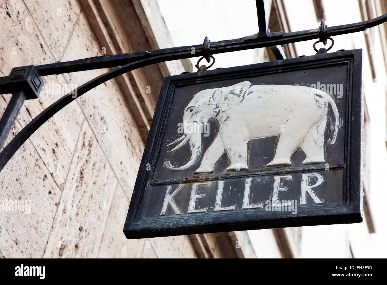 Elephant sign hi-res stock photography and images - Alamy