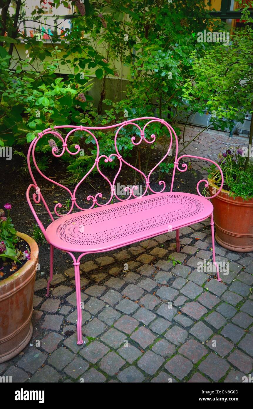 Pink bench. Stylish bench on one of the courtyard in Hackesche Höfe in ...