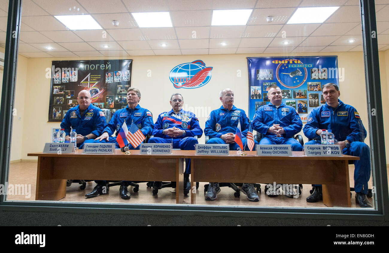 The prime and backup crews for Expedition 43 were seen in quarantine ...