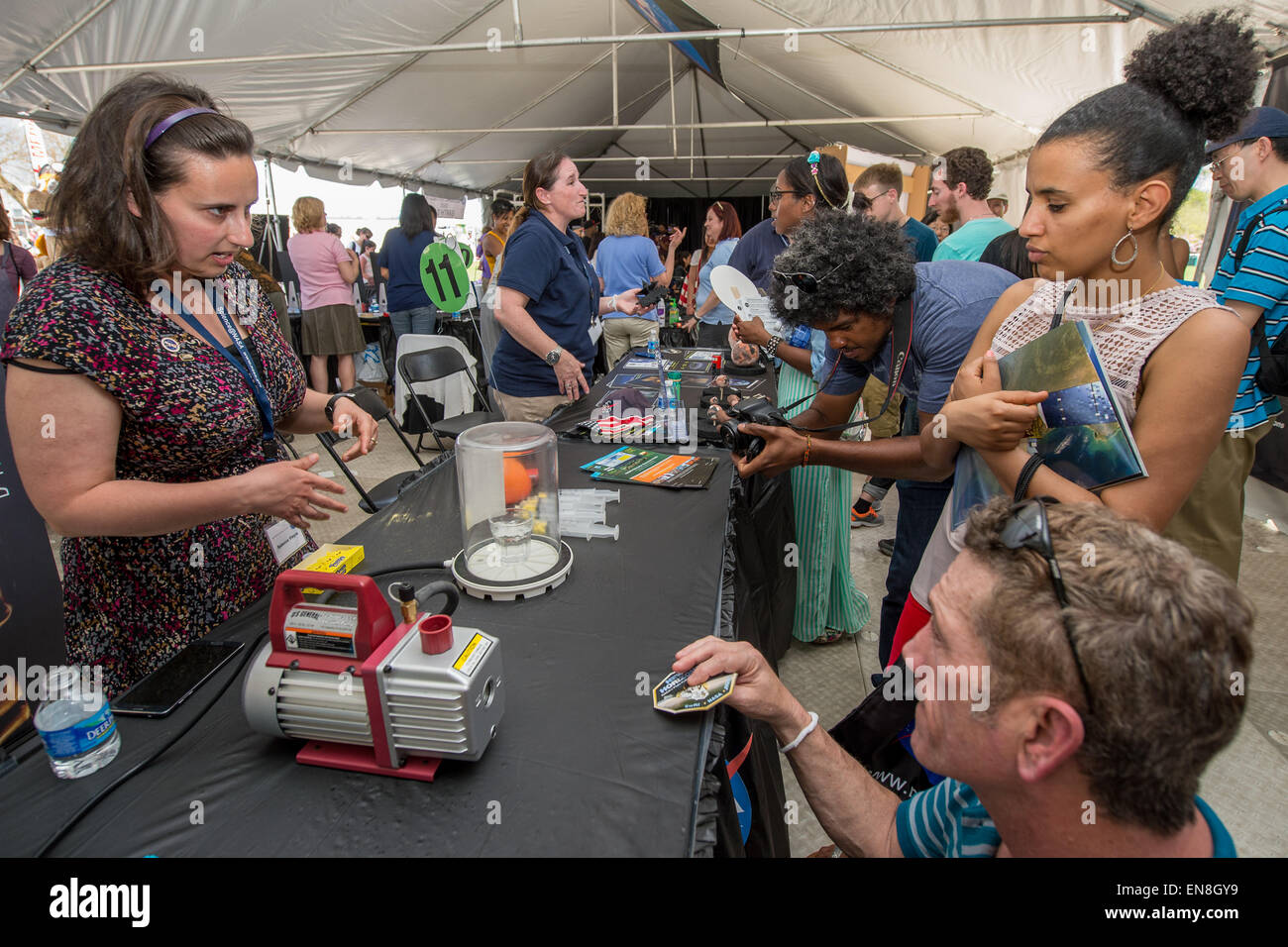 Attendees at the Global Citizen 2015 Earth Day event visit NASA ...