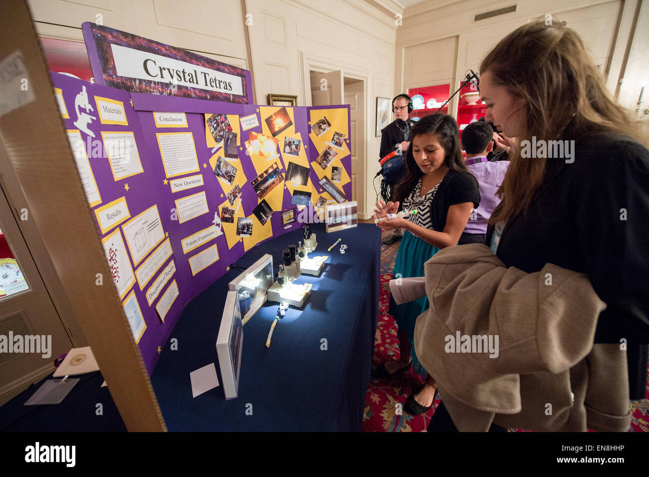 Experiment based science projects hi-res stock photography and images ...