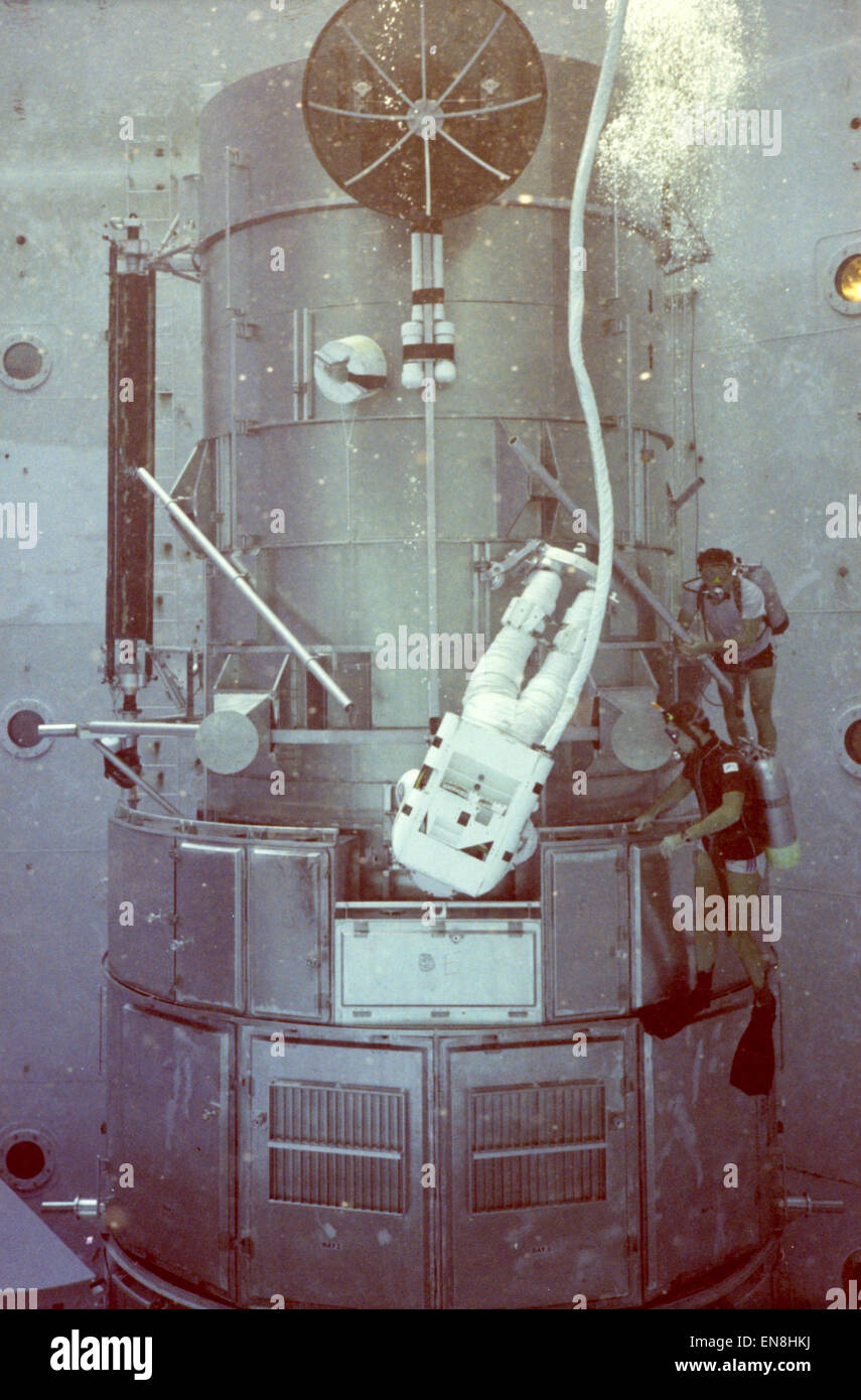 Hubble space telescope in space hi-res stock photography and images - Alamy