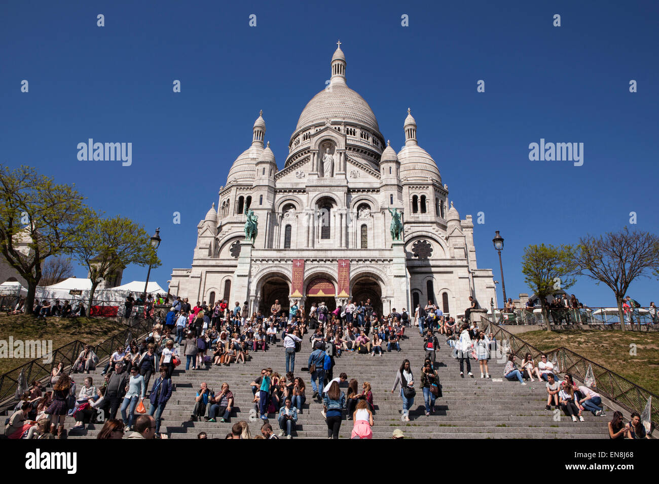 Basilica of the sacred heart of paris hi-res stock photography and ...