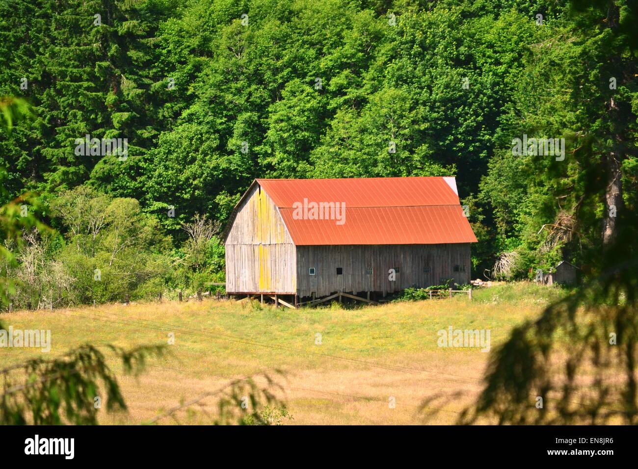 Old barn structure hi-res stock photography and images - Alamy