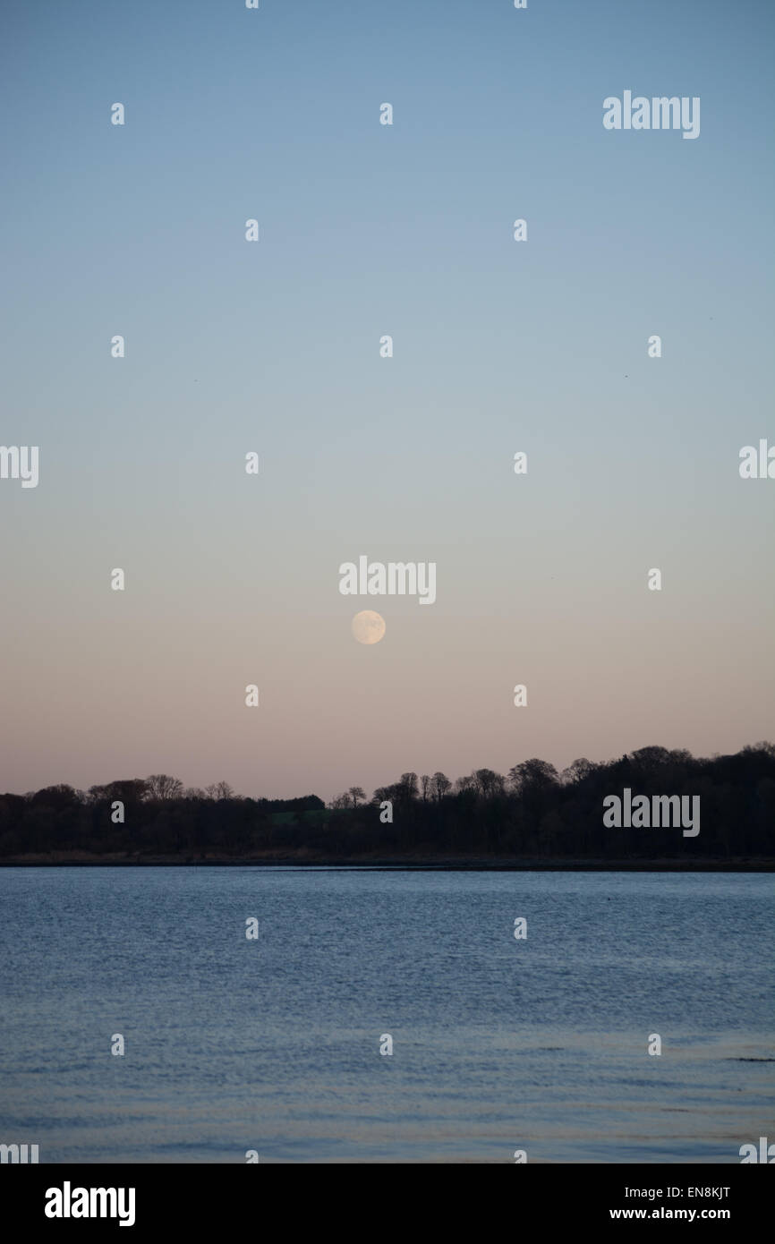 Full moon over edinburgh hi-res stock photography and images - Alamy