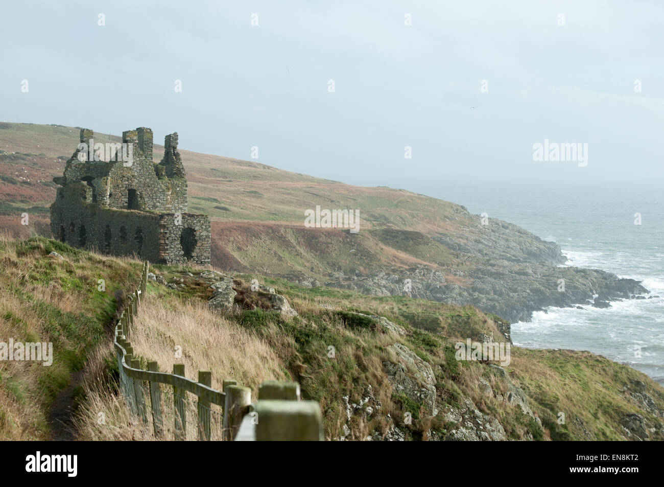 Dunskey Castle ruin on the edge of the west coast of Scotland Stock ...