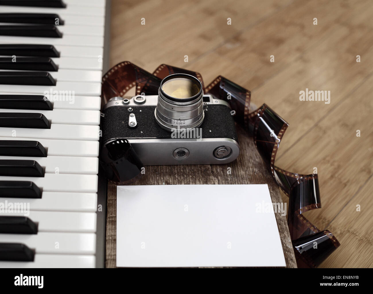 Retro film style hi-res stock photography and images - Alamy