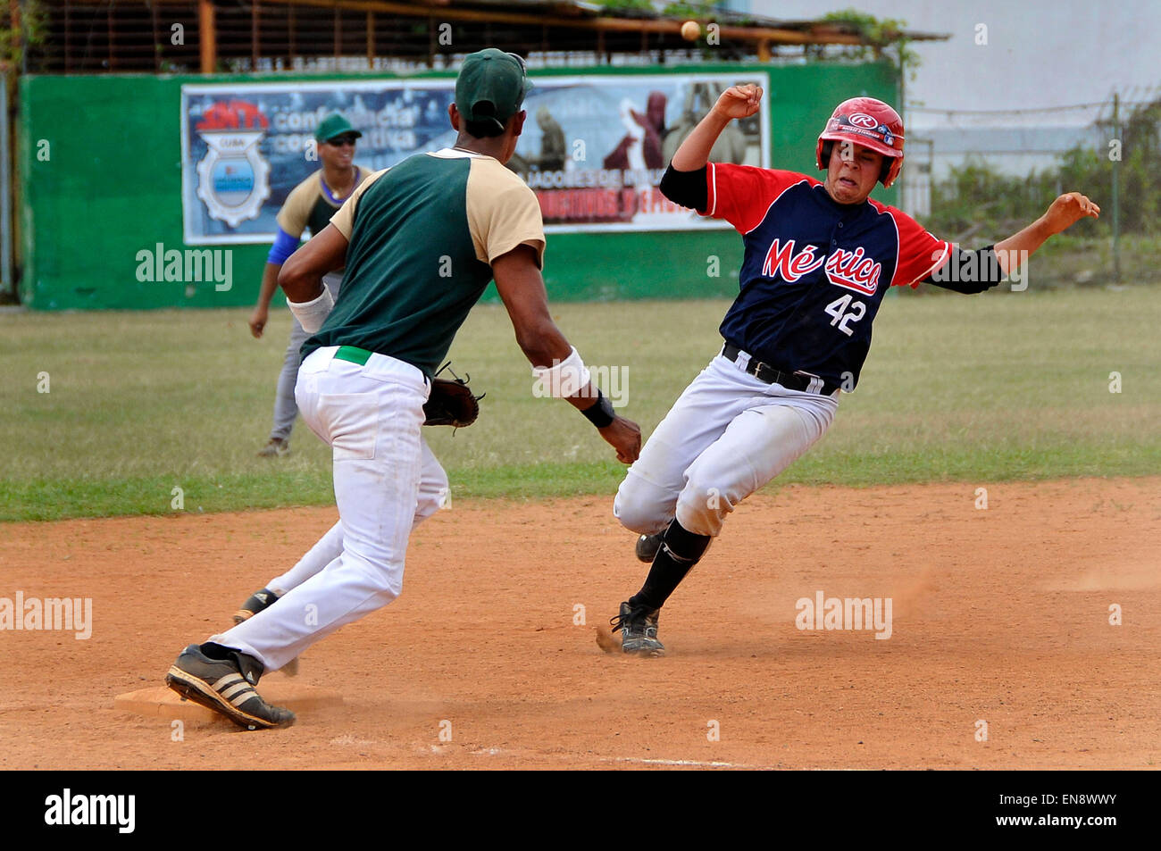Havana, Cuba. 29th Apr, 2015. Workers of Cuba and Mexico compete during ...