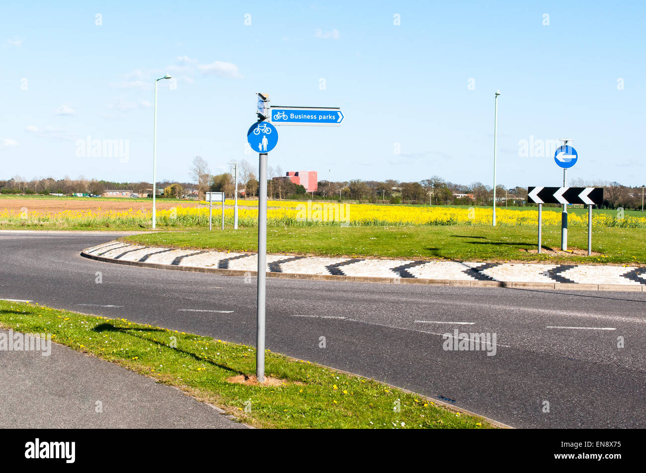 English roundabout sign hi-res stock photography and images - Alamy