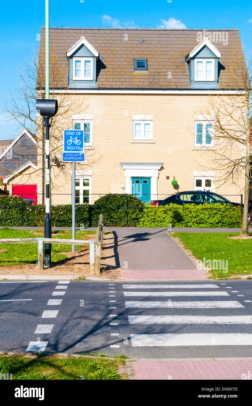 British 'End of Cycle Route' sign in modern housing development Stock ...