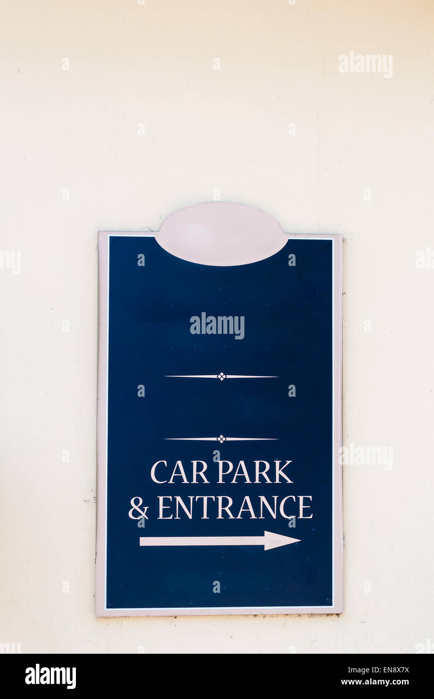 Vintage car park sign hi-res stock photography and images - Alamy
