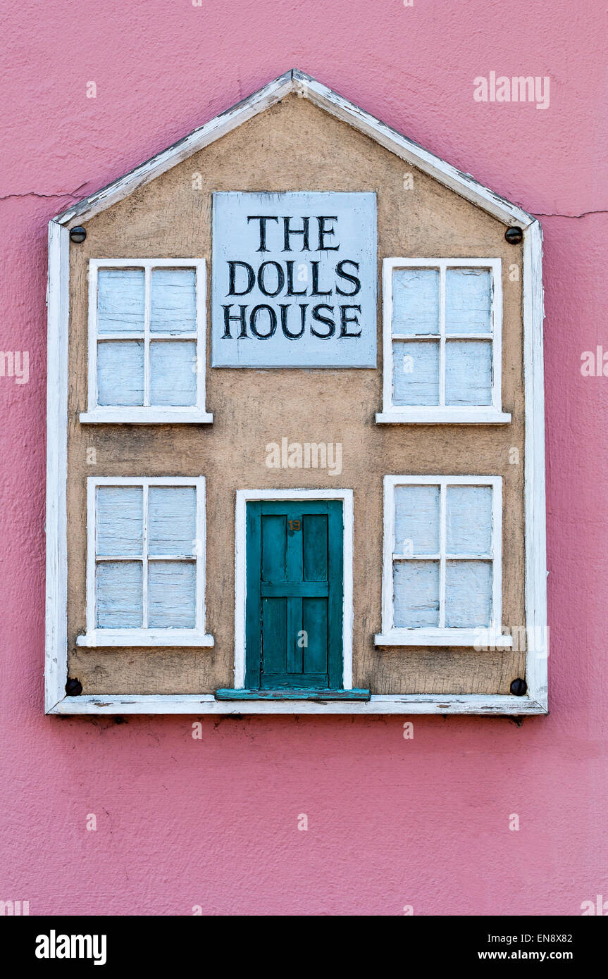 Doll's house antique hi-res stock photography and images - Alamy