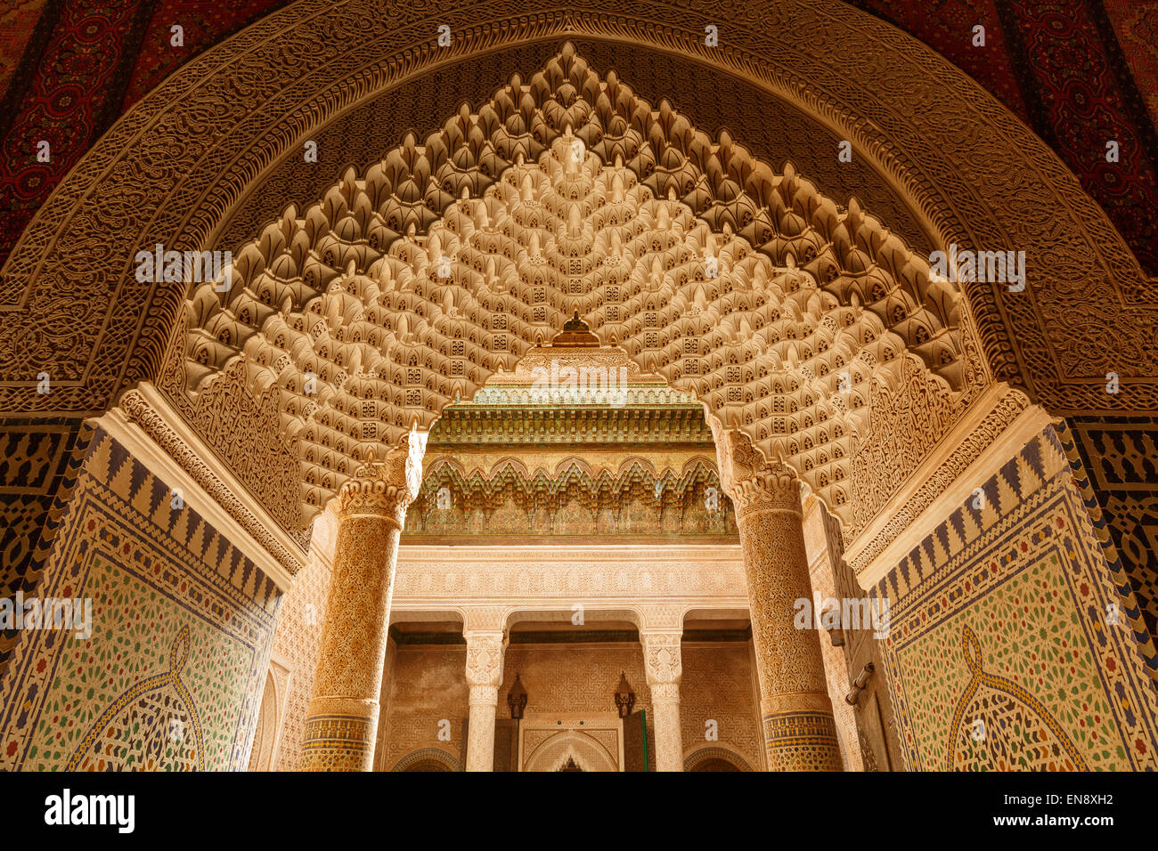 Berber Muqarnas Arabesque stalactite plaster work ceiling and Mocarabe ...