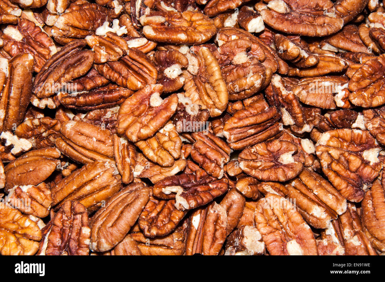 Shelled and unshelled pecans hi-res stock photography and images - Alamy