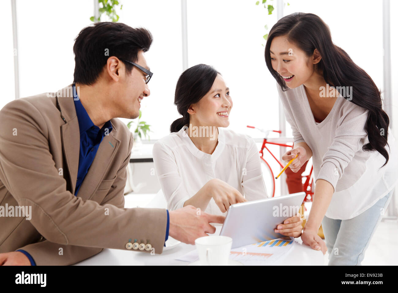 Business men and women working in the Office Stock Photo - Alamy